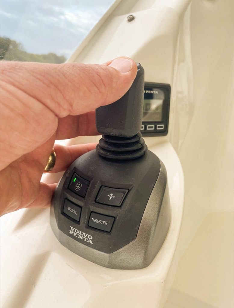 Riviera offers seamless docking technology – Riviera – Australia’s ...
