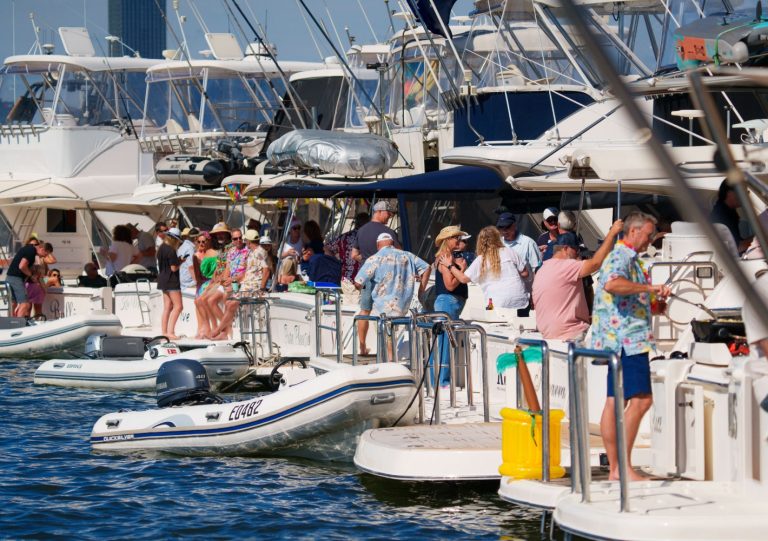 Magnificent R Marine Perth raft-up kicks off summer – Riviera ...