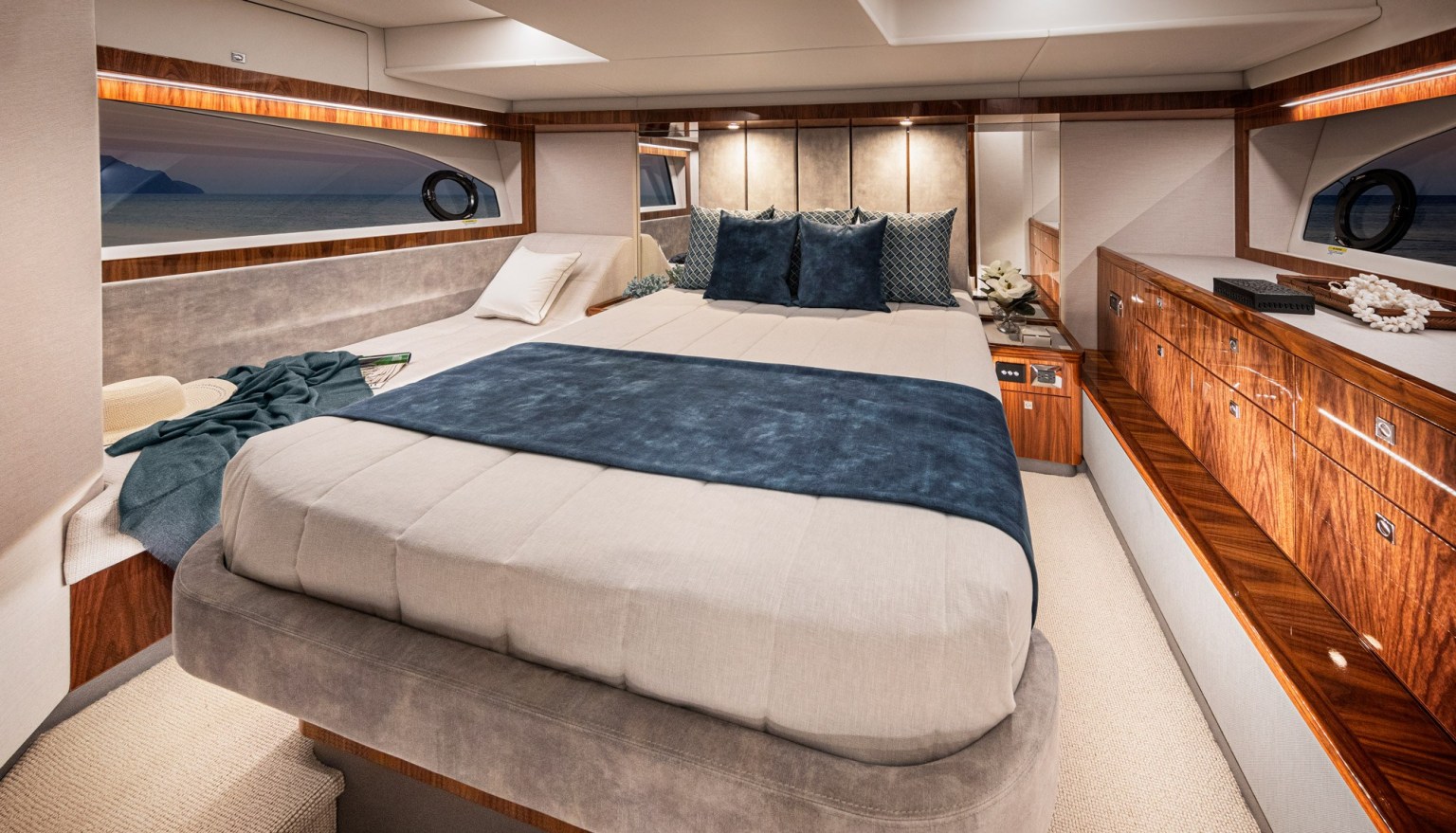Riviera 50 Sports Motor Yacht – World Premiere – Riviera – Australia’s ...