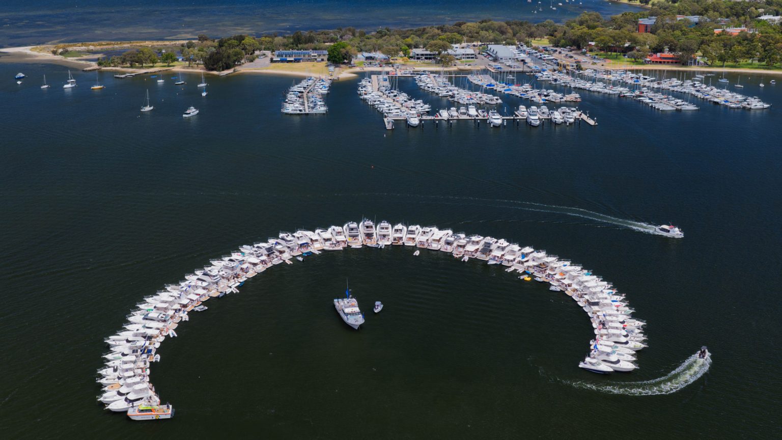 Magnificent R Marine Perth raft-up kicks off summer – Riviera ...