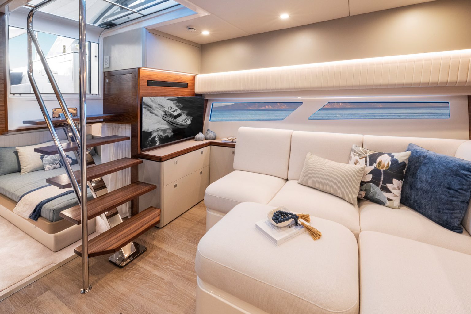 First impression of the versatile new Riviera 4300 Sports Express ...
