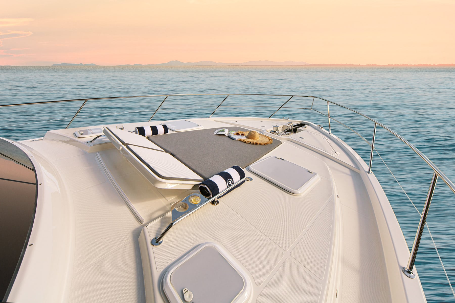 Riviera to Premiere 46 Sports Motor Yacht at the Miami International ...