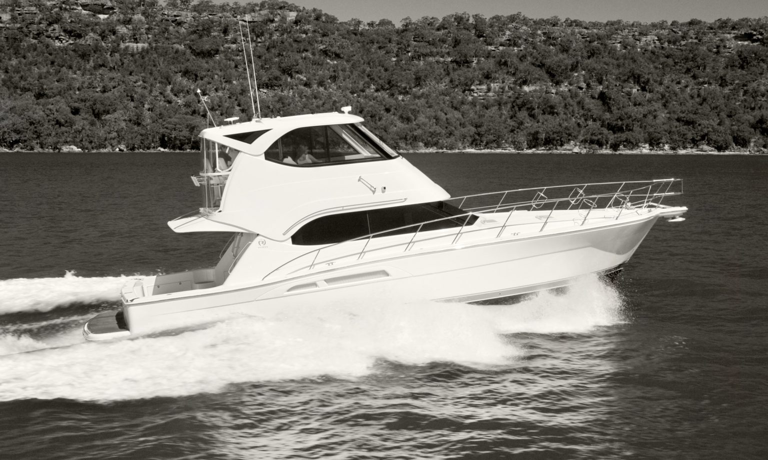 Riviera 47 Enclosed Flybridge – Riviera – Australia’s Premium Luxury ...